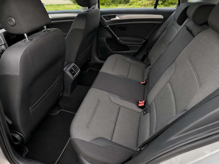 Grey Volkswagen Golf 2015 in Pakruojis, with an engine capacity of 1.40 L and mileage of 244 thousand km for 4500 €, photo 9 on AUTOMOTO.COM.LV