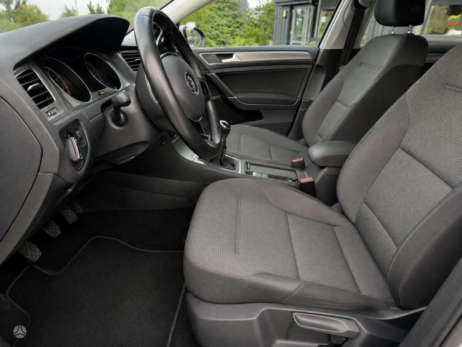 Grey Volkswagen Golf 2015 in Pakruojis, with an engine capacity of 1.40 L and mileage of 244 thousand km for 4500 €, photo 10 on AUTOMOTO.COM.LV