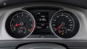 Grey Volkswagen Golf 2015 in Pakruojis, with an engine capacity of 1.40 L and mileage of 244 thousand km for 4500 €, photo 14 on AUTOMOTO.COM.LV