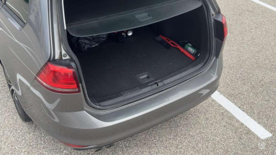 Grey Volkswagen Golf 2015 in Kedainiai, with an engine capacity of 1.97 L and mileage of 338 thousand km for 7000 €, photo 18 on AUTOMOTO.COM.LV