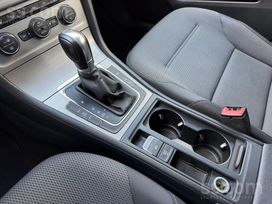 Pelēks Volkswagen Golf 2015 Rīga, ar dzinēja tilpumu 1.60 L un nobraukumu 280 tūkst. km par 5980 €, foto 19 vietnē AUTOMOTO.COM.LV