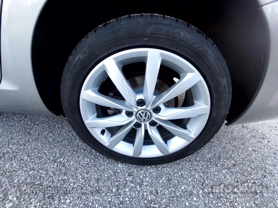 Pelēks Volkswagen Golf 2015 Pelva, ar dzinēja tilpumu 2.00 L un nobraukumu 142 tūkst. km par 9399 €, foto 16 vietnē AUTOMOTO.COM.LV