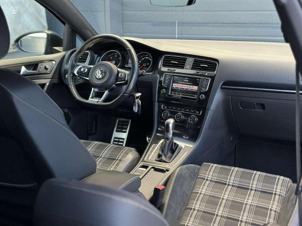 Grey Volkswagen Golf 2016 in Kaunas, with an engine capacity of 1.97 L and mileage of 251 thousand km for 11190 €, photo 2 on AUTOMOTO.COM.LV