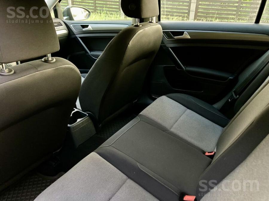 Grey Volkswagen Golf 2016 in Riga, with an engine capacity of 1.60 L and mileage of 150 thousand km for 6900 €, photo 21 on AUTOMOTO.COM.LV