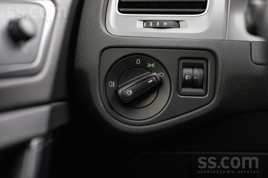 Pelēks Volkswagen Golf 2016 Rīga, ar dzinēja tilpumu 1.60 L un nobraukumu 258 tūkst. km par 8490 €, foto 16 vietnē AUTOMOTO.COM.LV