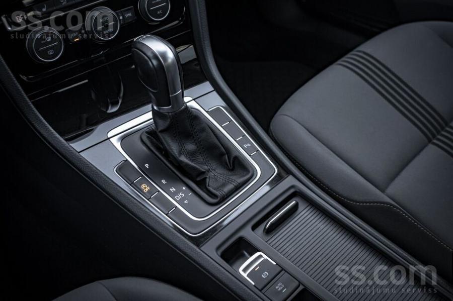 Pelēks Volkswagen Golf 2016 Rīga, ar dzinēja tilpumu 1.60 L un nobraukumu 242 tūkst. km par 7990 €, foto 24 vietnē AUTOMOTO.COM.LV