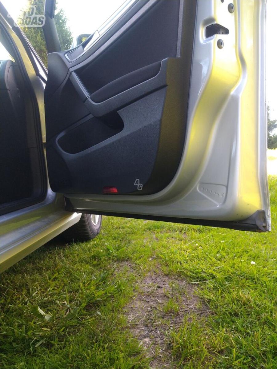 Pelēks Volkswagen Golf 2016 Viļņa, ar dzinēja tilpumu 1.40 L un nobraukumu 327 tūkst. km par 7900 €, foto 17 vietnē AUTOMOTO.COM.LV