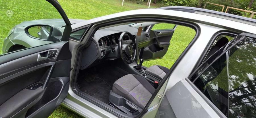 Grey Volkswagen Golf 2016 in Moletai, with an engine capacity of 1.60 L and mileage of 254 thousand km for 5500 €, photo 7 on AUTOMOTO.COM.LV