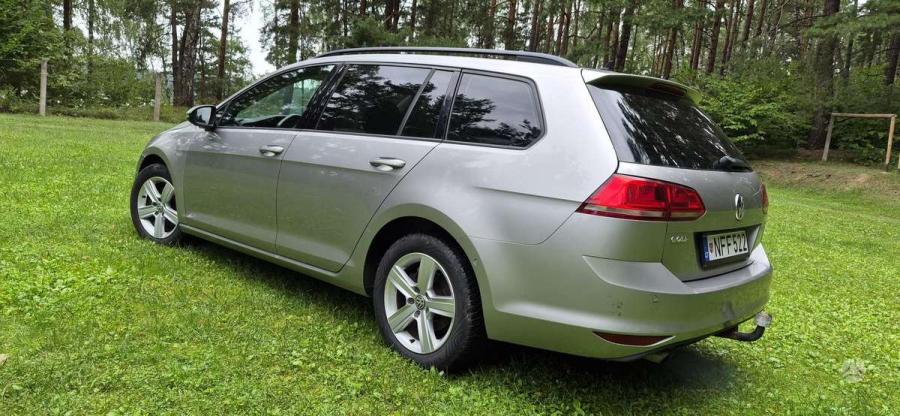 Grey Volkswagen Golf 2016 in Moletai, with an engine capacity of 1.60 L and mileage of 254 thousand km for 5500 €, photo 13 on AUTOMOTO.COM.LV