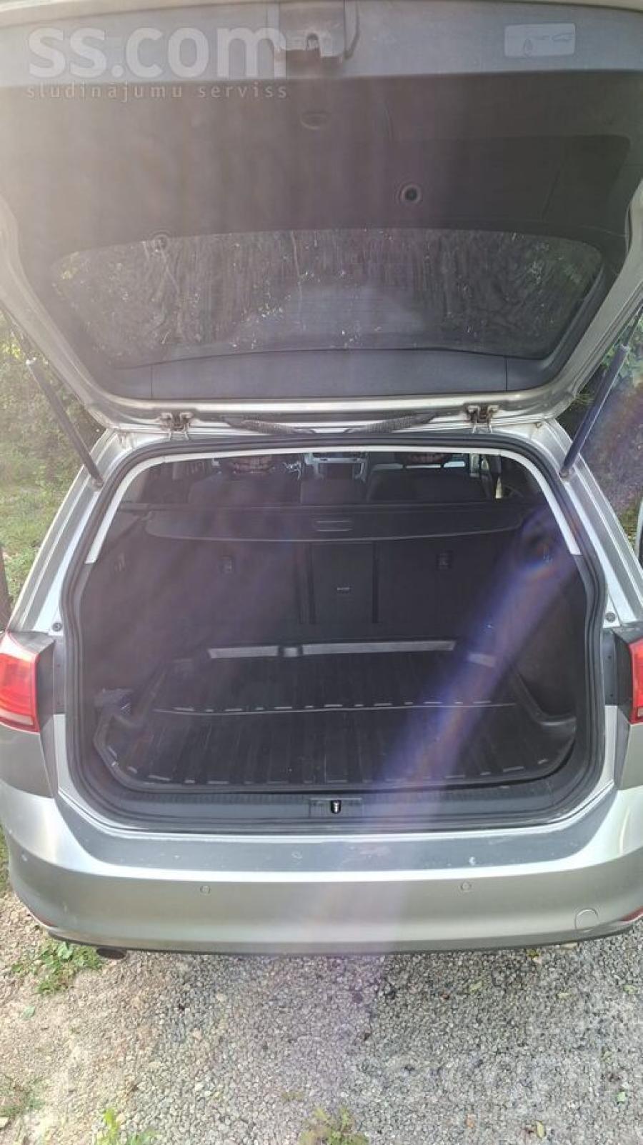 Grey Volkswagen Golf 2016 in Riga, with an engine capacity of 1.60 L and mileage of 238 thousand km for 6700 €, photo 6 on AUTOMOTO.COM.LV