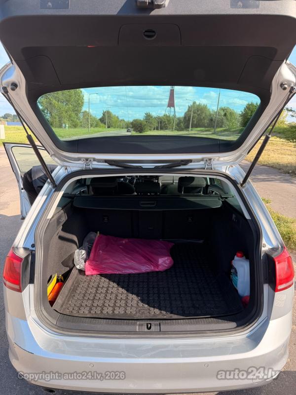Grey Volkswagen Golf 2016 in Riga, with an engine capacity of 1.60 L and mileage of 153 thousand km for 8950 €, photo 3 on AUTOMOTO.COM.LV