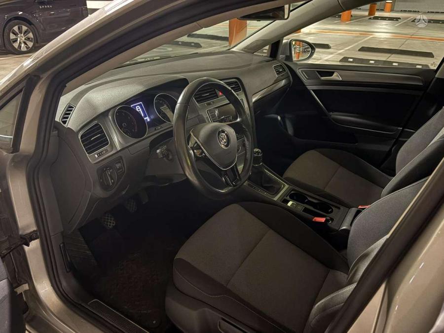 Pelēks Volkswagen Golf 2016 Viļņa, ar dzinēja tilpumu 1.20 L un nobraukumu 179 tūkst. km par 5900 €, foto 23 vietnē AUTOMOTO.COM.LV