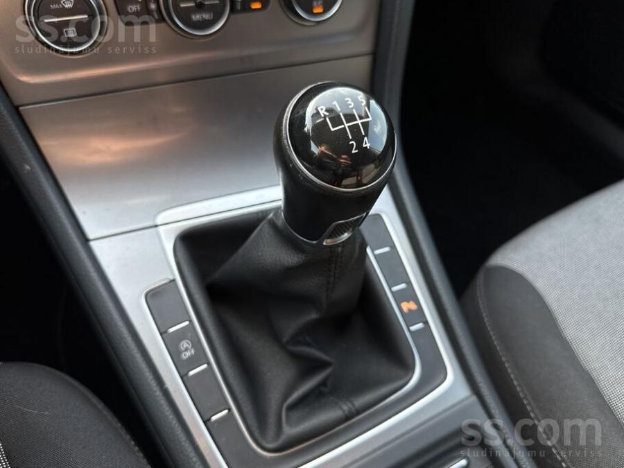 Pelēks Volkswagen Golf 2016 Liepāja, ar dzinēja tilpumu 1.60 L un nobraukumu 203 tūkst. km par 6500 €, foto 25 vietnē AUTOMOTO.COM.LV
