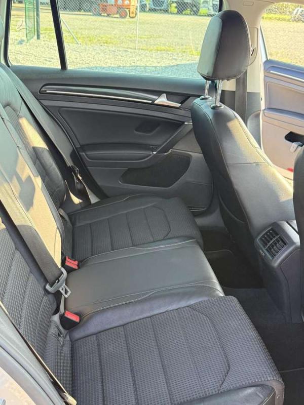 Grey Volkswagen Golf 2016 in Kaunas, with an engine capacity of 1.60 L and mileage of 272 thousand km for 7450 €, photo 8 on AUTOMOTO.COM.LV