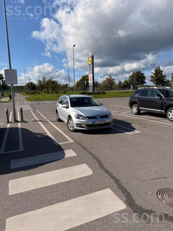 Grey Volkswagen Golf 2016 in Riga, with an engine capacity of 1.60 L and mileage of 262 thousand km for 5780 €, photo 3 on AUTOMOTO.COM.LV