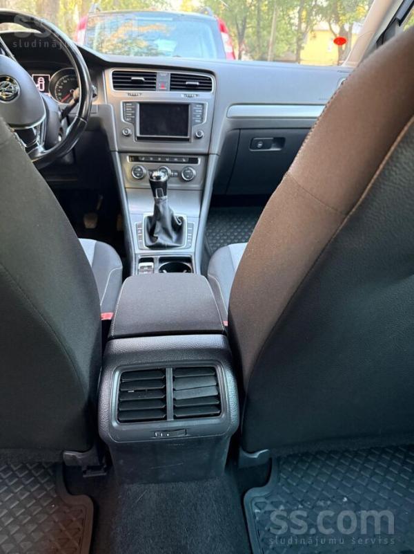 Grey Volkswagen Golf 2016 in Riga, with an engine capacity of 1.60 L and mileage of 262 thousand km for 5780 €, photo 8 on AUTOMOTO.COM.LV