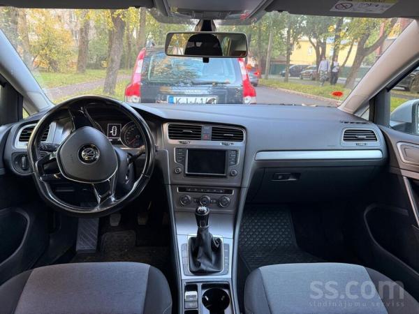Grey Volkswagen Golf 2016 in Riga, with an engine capacity of 1.60 L and mileage of 262 thousand km for 5780 €, photo 9 on AUTOMOTO.COM.LV