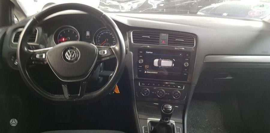 Grey Volkswagen Golf 2017 in Prienai, with an engine capacity of 1.40 L and mileage of 196 thousand km for 7700 €, photo 7 on AUTOMOTO.COM.LV