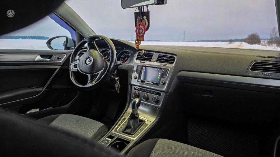 Grey Volkswagen Golf 2017 in Vilnius, with an engine capacity of 1.40 L and mileage of 274 thousand km for 5500 €, photo 12 on AUTOMOTO.COM.LV