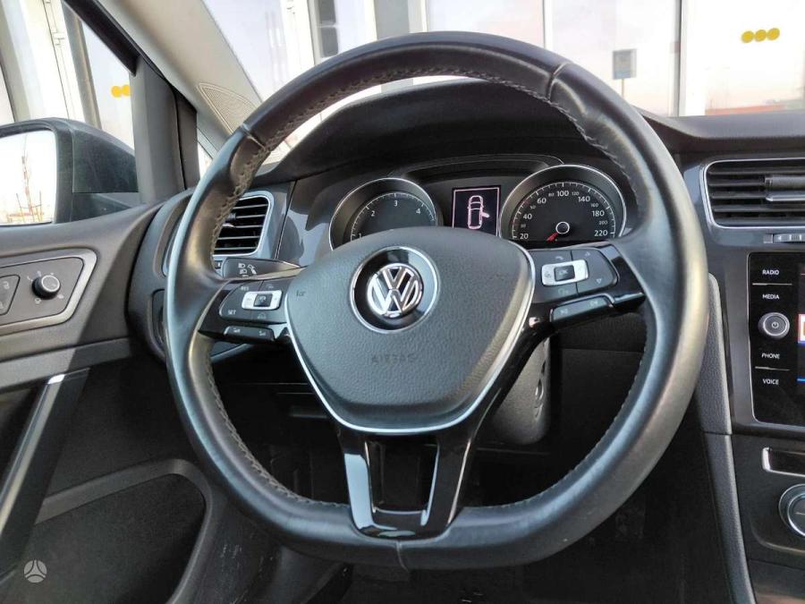 Grey Volkswagen Golf 2017 in Vilnius, with an engine capacity of 1.60 L and mileage of 235 thousand km for 8000 €, photo 12 on AUTOMOTO.COM.LV