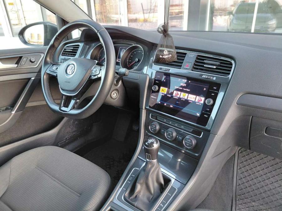 Grey Volkswagen Golf 2017 in Vilnius, with an engine capacity of 1.60 L and mileage of 235 thousand km for 8000 €, photo 14 on AUTOMOTO.COM.LV