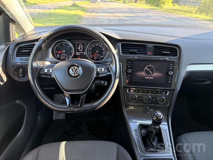 Grey Volkswagen Golf 2017 in Riga, with an engine capacity of 1.60 L and mileage of 238 thousand km for 5990 €, photo 10 on AUTOMOTO.COM.LV