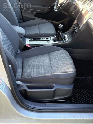 Grey Volkswagen Golf 2017 in Riga, with an engine capacity of 1.60 L and mileage of 238 thousand km for 5990 €, photo 13 on AUTOMOTO.COM.LV