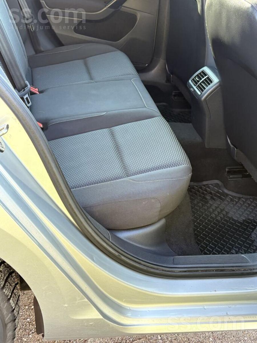 Grey Volkswagen Golf 2017 in Riga, with an engine capacity of 1.60 L and mileage of 238 thousand km for 5990 €, photo 14 on AUTOMOTO.COM.LV