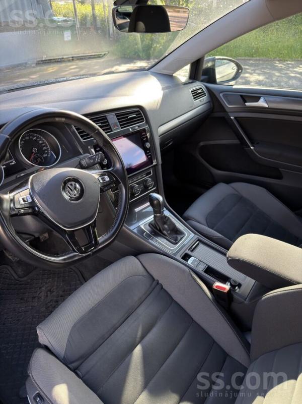 Grey Volkswagen Golf 2017 in Riga, with an engine capacity of 1.40 L and mileage of 260 thousand km for 7700 €, photo 9 on AUTOMOTO.COM.LV