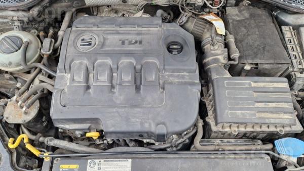 Grey Volkswagen Golf 2017 in Jelgava, with an engine capacity of 2.00 L and mileage of 245 thousand km for 9700 €, photo 10 on AUTOMOTO.COM.LV