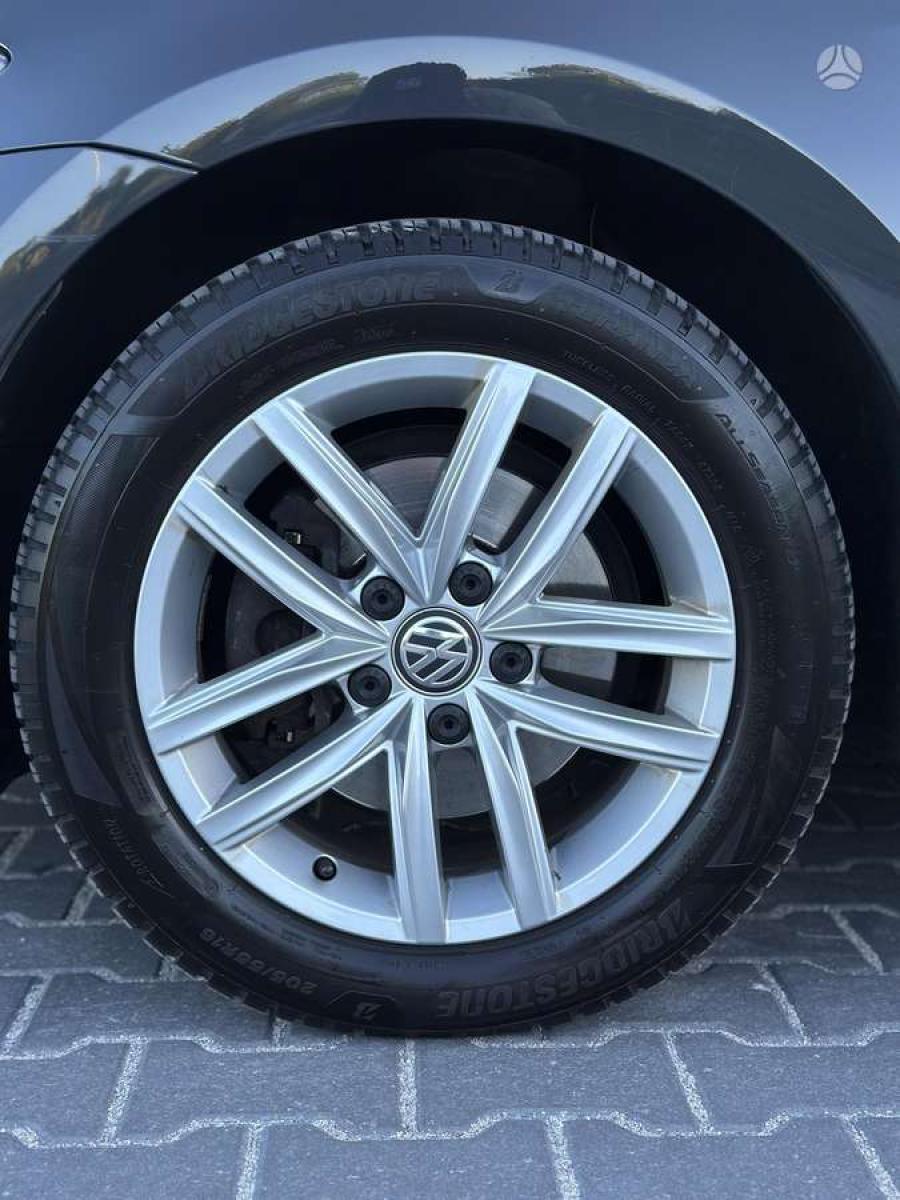 Pelēks Volkswagen Golf 2017 Viļņa, ar dzinēja tilpumu 1.60 L un nobraukumu 202 tūkst. km par 8500 €, foto 36 vietnē AUTOMOTO.COM.LV
