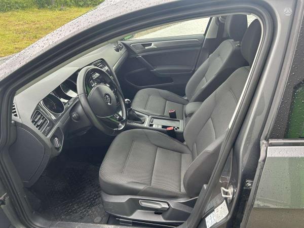 Pelēks Volkswagen Golf 2017 Viļņa, ar dzinēja tilpumu 1.60 L un nobraukumu 236 tūkst. km par 6900 €, foto 9 vietnē AUTOMOTO.COM.LV