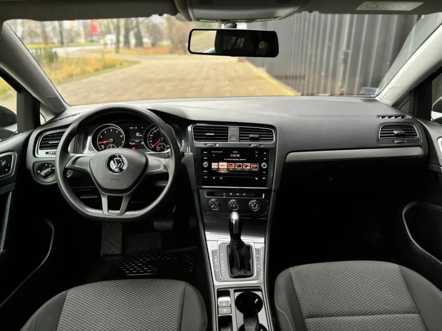 Pelēks Volkswagen Golf 2017 Rīga, ar dzinēja tilpumu 1.00 L un nobraukumu 174 tūkst. km par 7900 €, foto 6 vietnē AUTOMOTO.COM.LV