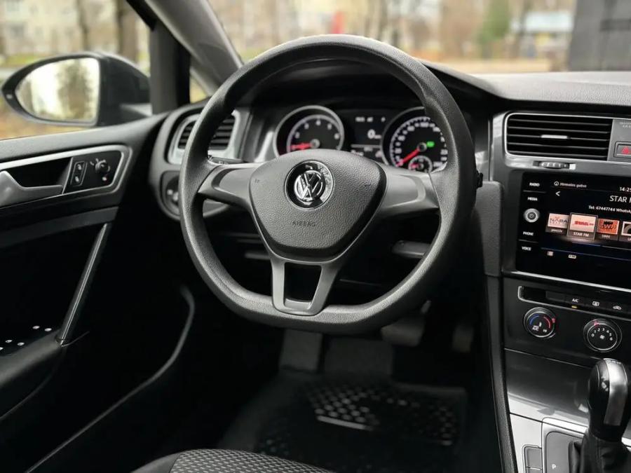 Pelēks Volkswagen Golf 2017 Rīga, ar dzinēja tilpumu 1.00 L un nobraukumu 174 tūkst. km par 7900 €, foto 8 vietnē AUTOMOTO.COM.LV