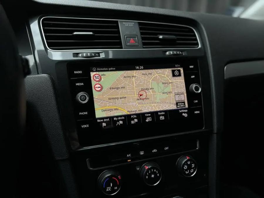 Pelēks Volkswagen Golf 2017 Rīga, ar dzinēja tilpumu 1.00 L un nobraukumu 174 tūkst. km par 7900 €, foto 10 vietnē AUTOMOTO.COM.LV