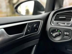 Pelēks Volkswagen Golf 2017 Rīga, ar dzinēja tilpumu 1.00 L un nobraukumu 174 tūkst. km par 7900 €, foto 12 vietnē AUTOMOTO.COM.LV