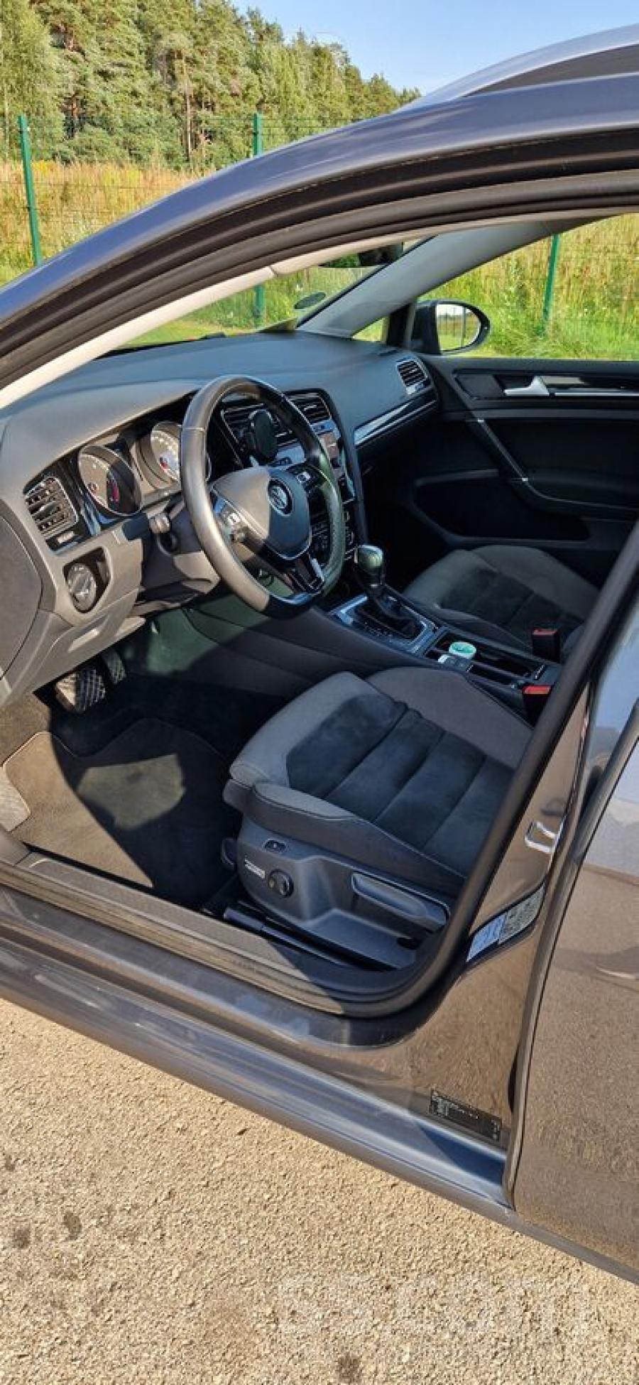 Grey Volkswagen Golf 2017 in Riga, with an engine capacity of 2.00 L and mileage of 237 thousand km for 10750 €, photo 10 on AUTOMOTO.COM.LV