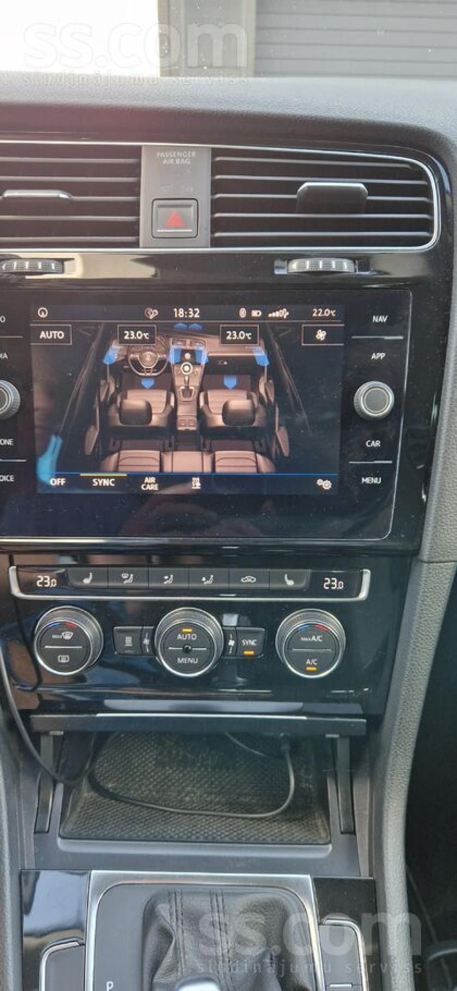 Grey Volkswagen Golf 2017 in Riga, with an engine capacity of 2.00 L and mileage of 237 thousand km for 10750 €, photo 12 on AUTOMOTO.COM.LV
