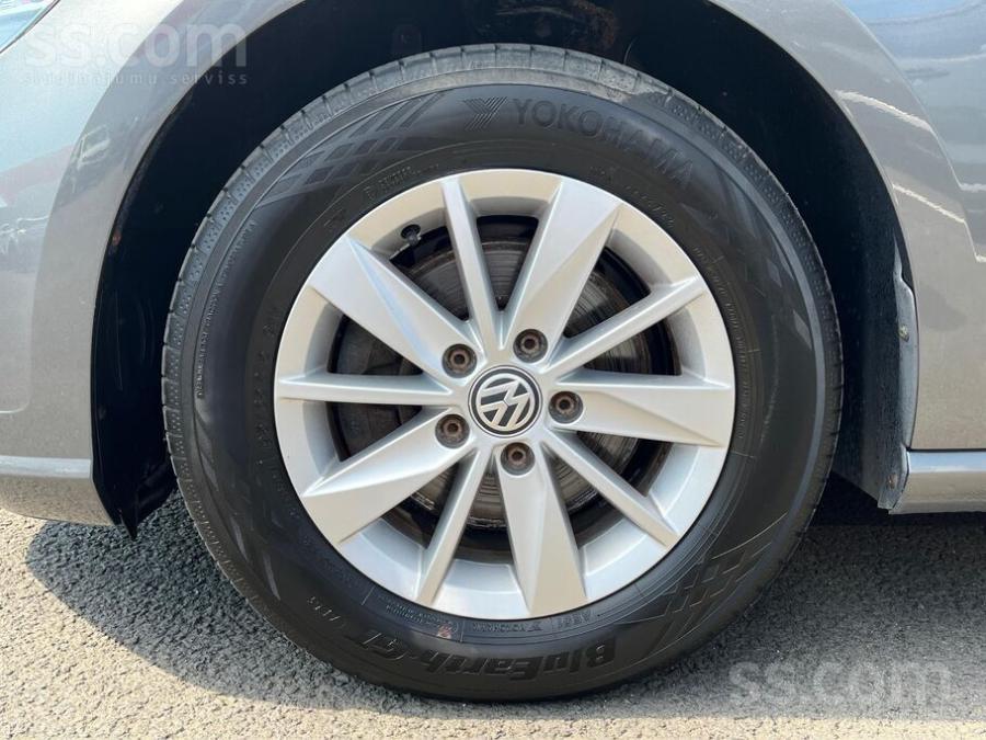 Pelēks Volkswagen Golf 2017 Rīga, ar dzinēja tilpumu 1.60 L un nobraukumu 178 tūkst. km par 9900 €, foto 23 vietnē AUTOMOTO.COM.LV
