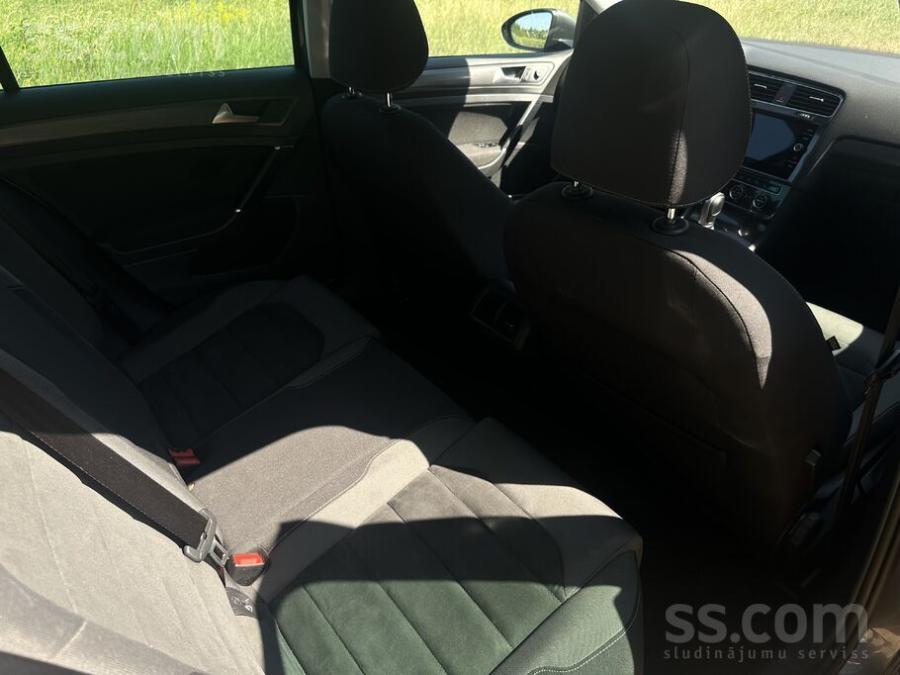 Grey Volkswagen Golf 2017 in Riga, with an engine capacity of 1.40 L and mileage of 261 thousand km for 6990 €, photo 10 on AUTOMOTO.COM.LV