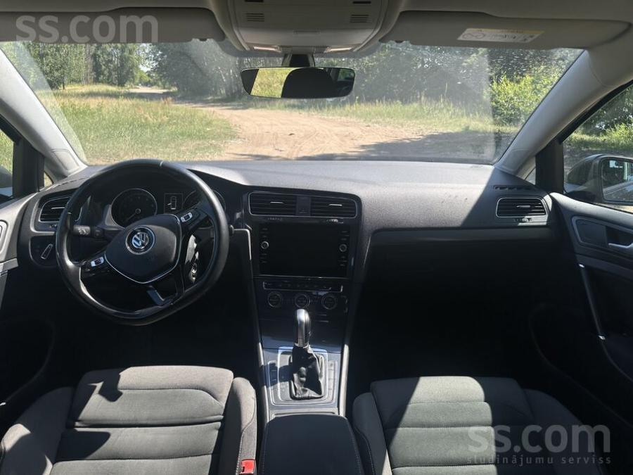 Grey Volkswagen Golf 2017 in Riga, with an engine capacity of 1.40 L and mileage of 261 thousand km for 6990 €, photo 12 on AUTOMOTO.COM.LV