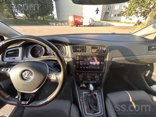 Grey Volkswagen Golf 2017 in Valmiera, with an engine capacity of 1.60 L and mileage of 260 thousand km for 8300 €, photo 5 on AUTOMOTO.COM.LV