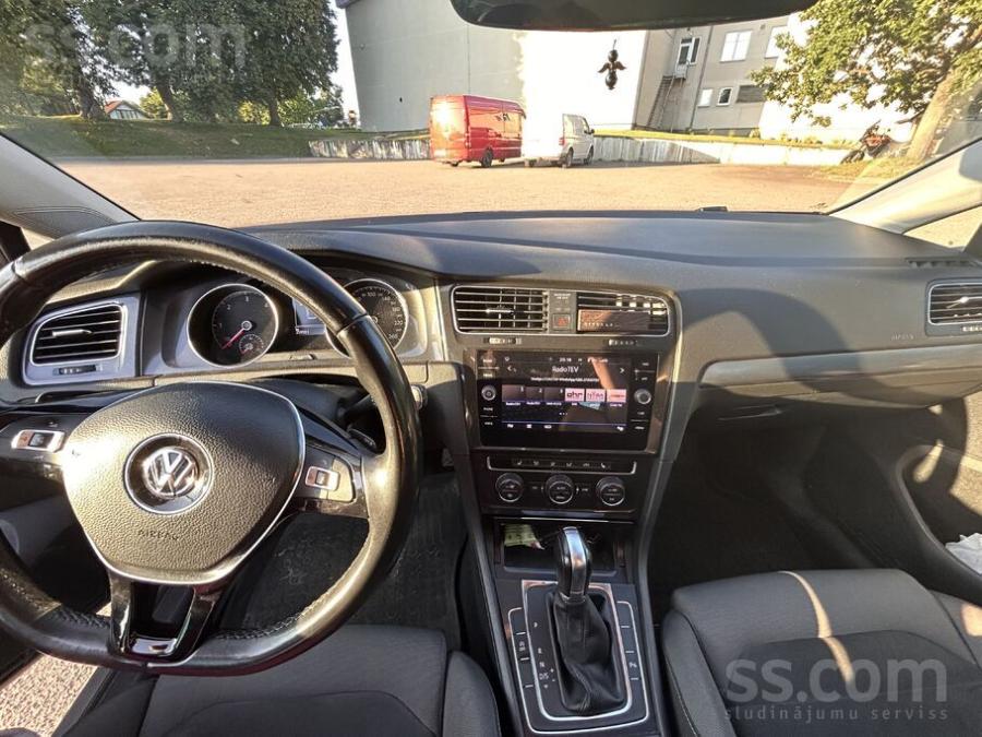 Grey Volkswagen Golf 2017 in Valmiera, with an engine capacity of 1.60 L and mileage of 260 thousand km for 8300 €, photo 6 on AUTOMOTO.COM.LV