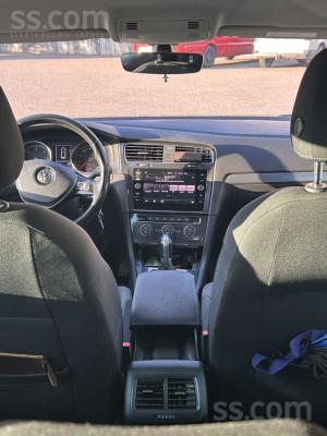 Grey Volkswagen Golf 2017 in Valmiera, with an engine capacity of 1.60 L and mileage of 260 thousand km for 8300 €, photo 7 on AUTOMOTO.COM.LV
