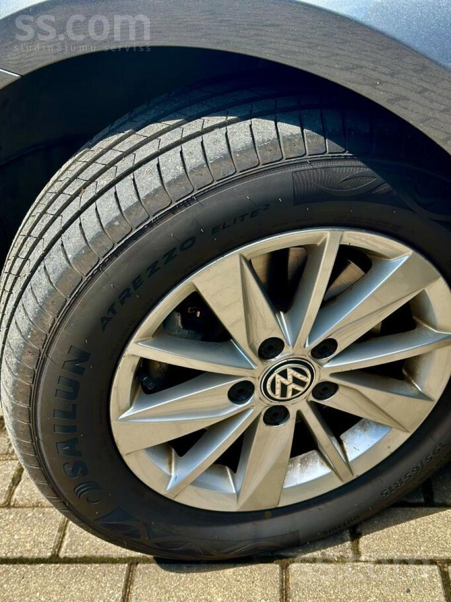 Grey Volkswagen Golf 2017 in Riga, with an engine capacity of 1.60 L and mileage of 128 thousand km for 9500 €, photo 12 on AUTOMOTO.COM.LV