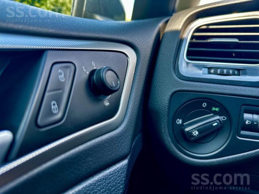 Grey Volkswagen Golf 2017 in Riga, with an engine capacity of 1.60 L and mileage of 128 thousand km for 9500 €, photo 13 on AUTOMOTO.COM.LV