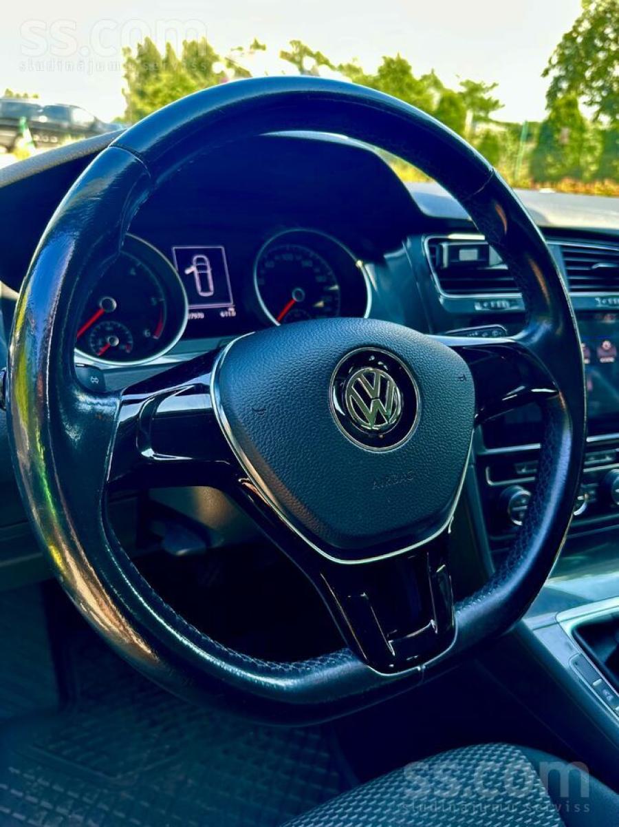 Grey Volkswagen Golf 2017 in Riga, with an engine capacity of 1.60 L and mileage of 128 thousand km for 9500 €, photo 21 on AUTOMOTO.COM.LV