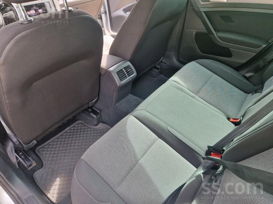 Pelēks Volkswagen Golf 2017 Rīga, ar dzinēja tilpumu 1.60 L un nobraukumu 180 tūkst. km par 7990 €, foto 8 vietnē AUTOMOTO.COM.LV