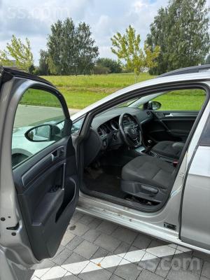 Grey Volkswagen Golf 2017 in Riga, with an engine capacity of 1.60 L and mileage of 209 thousand km for 5300 €, photo 6 on AUTOMOTO.COM.LV