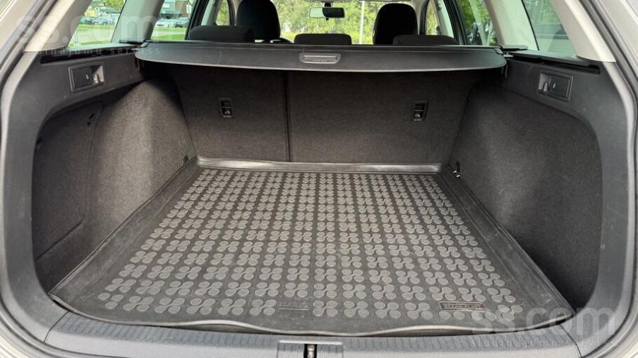 Grey Volkswagen Golf 2017 in Riga, with an engine capacity of 1.40 L and mileage of 271 thousand km for 4500 €, photo 14 on AUTOMOTO.COM.LV